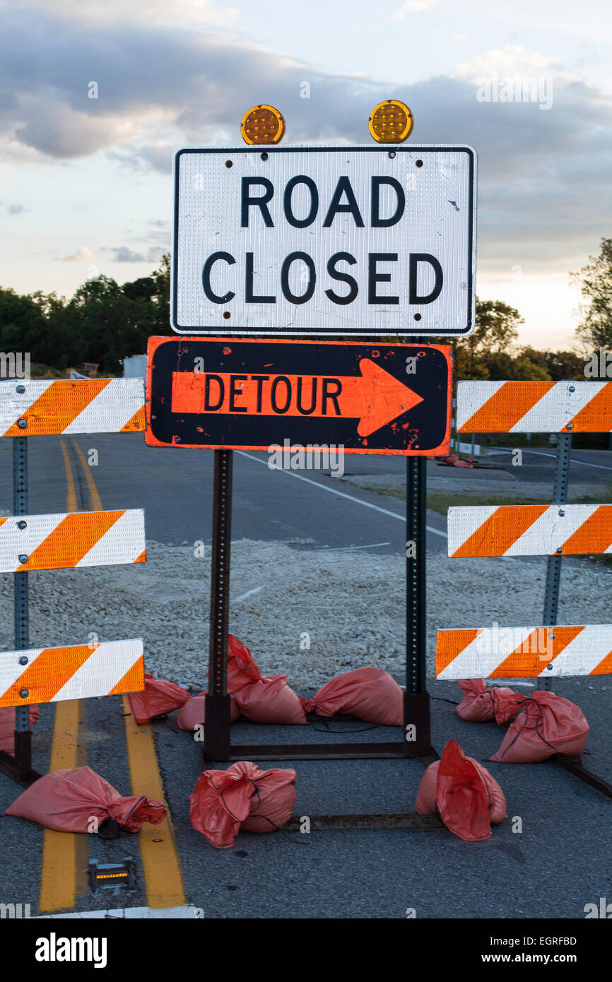 Road closed sign from I-69 construction in Indiana Stock Photo - Alamy
