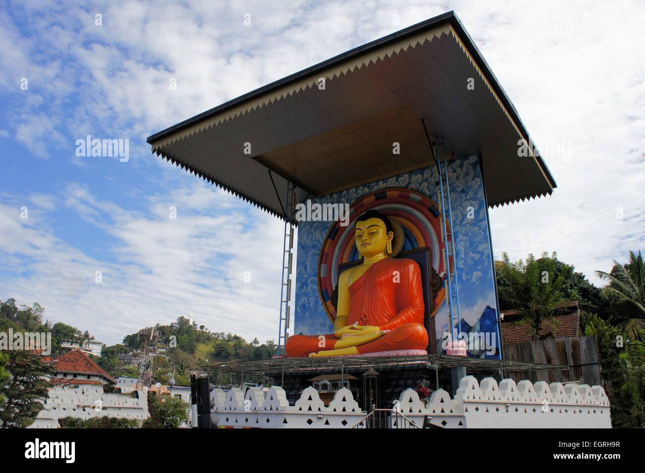 Sitting buddha statue in kandy hi-res stock photography and images - Alamy