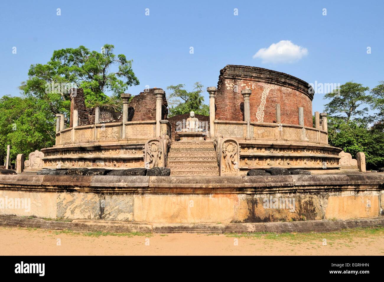 Vatadage in Polonnaruwa, Sri Lanka Stock Photo - Alamy