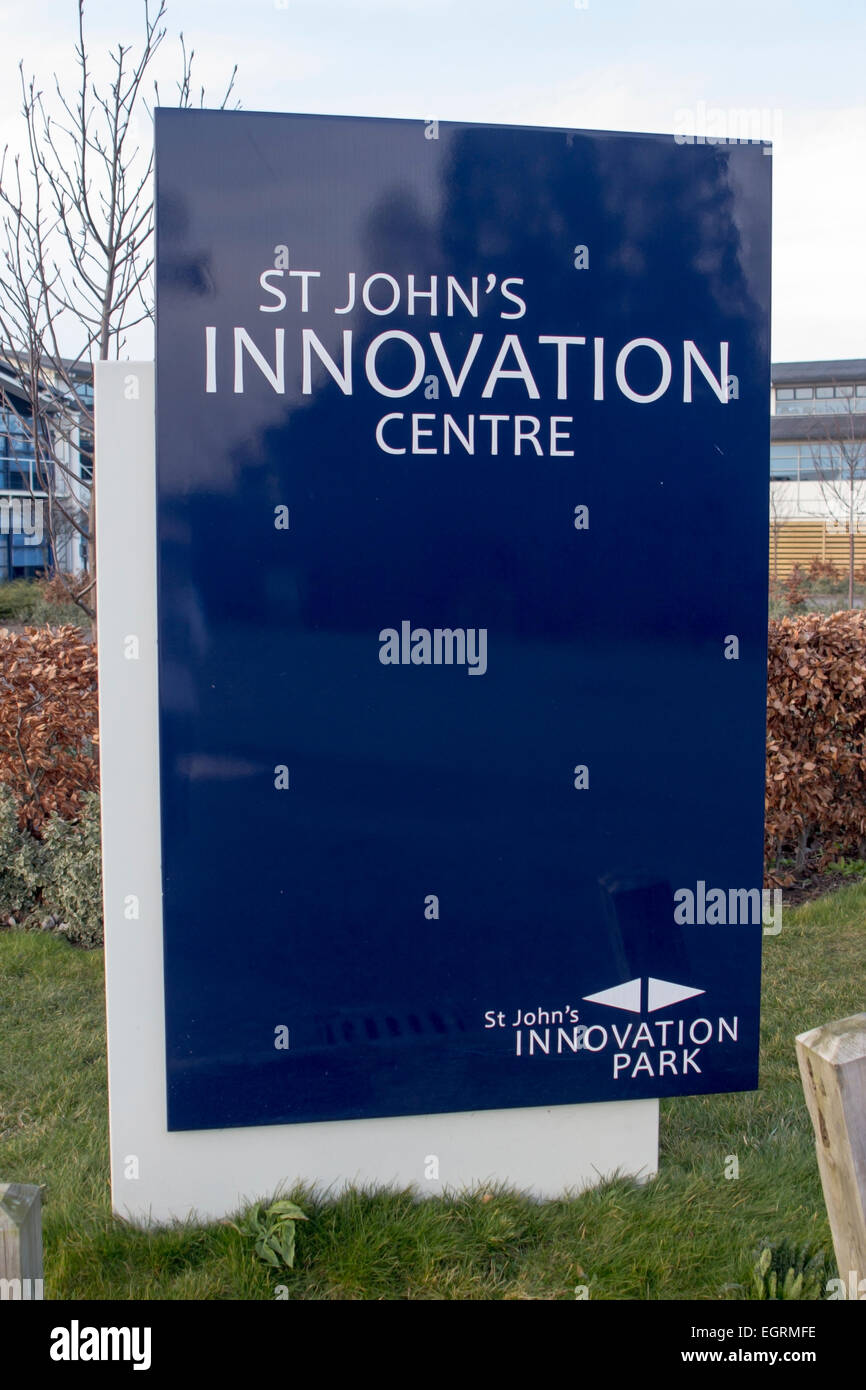 Cambridge road sign milton hi-res stock photography and images - Alamy