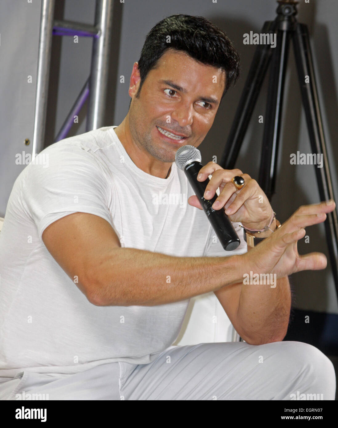 Chayanne continues his promo tour of his new album 'En todo Estare ...