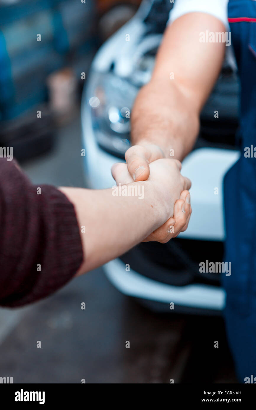 Car mechanic at the service station Stock Photo - Alamy