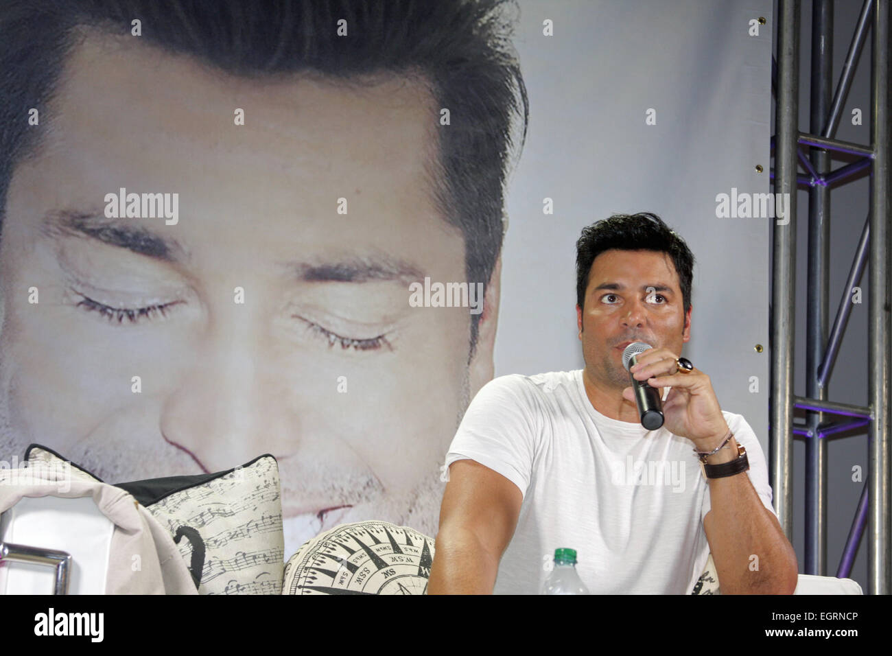 Chayanne continues his promo tour for his new album 'En todo Estare ...