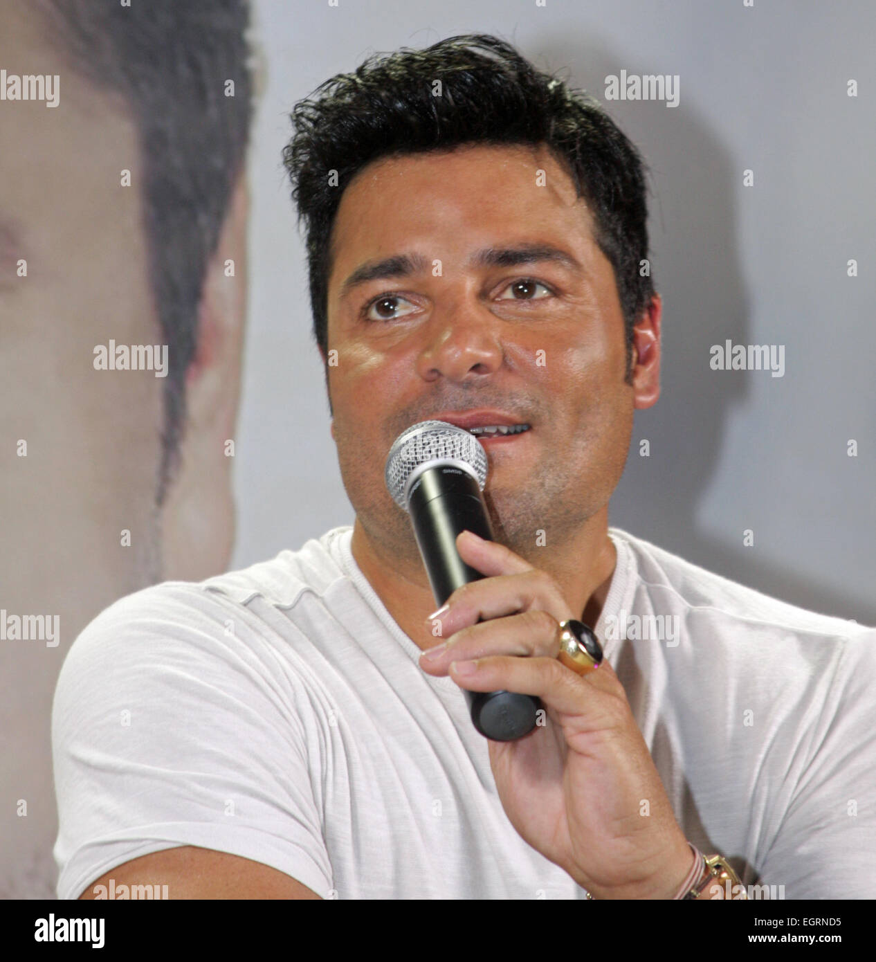 Chayanne continues his promo tour for his new album 'En todo Estare ...