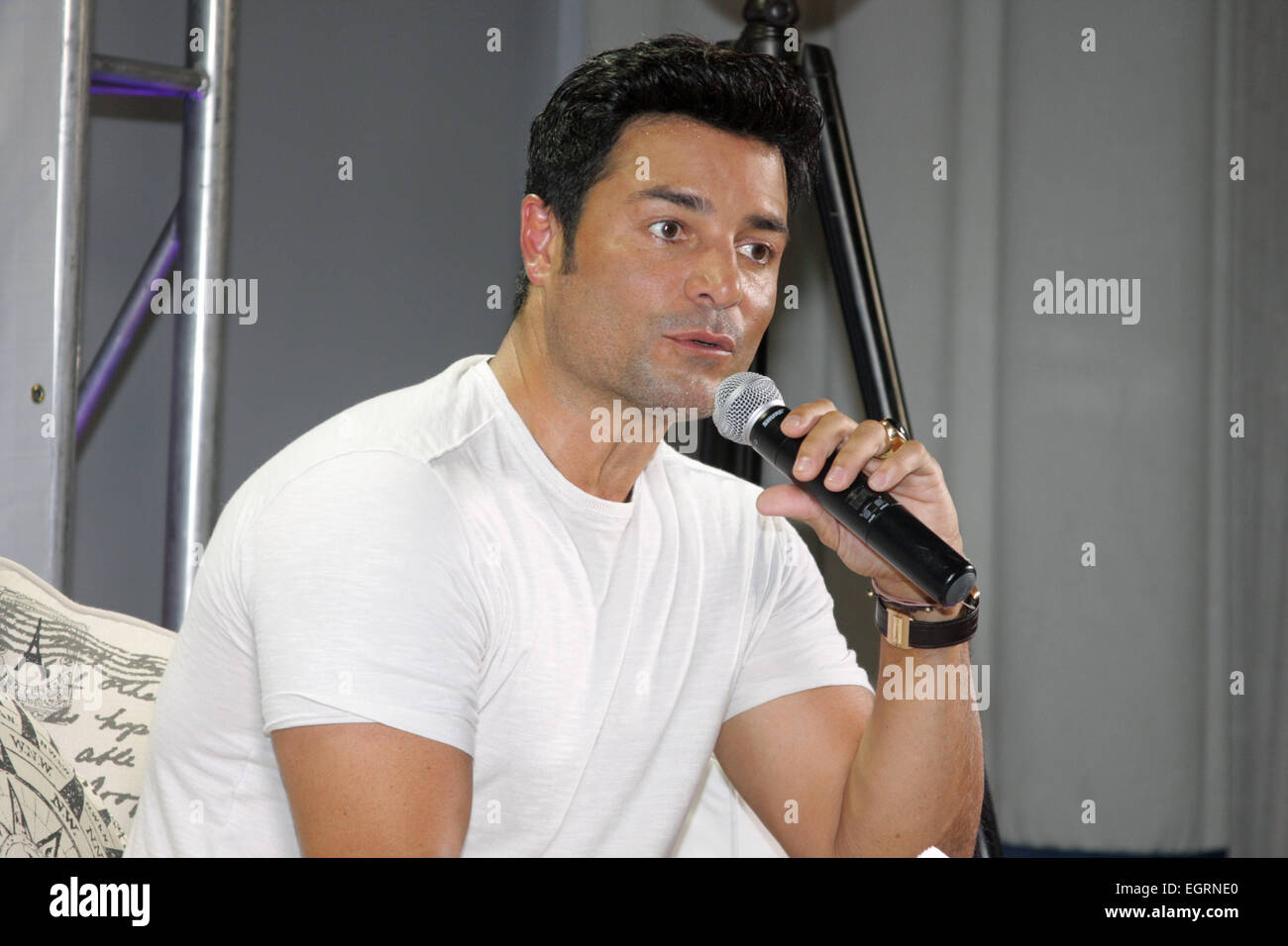 Chayanne continues his promo tour for his new album 'En todo Estare ...