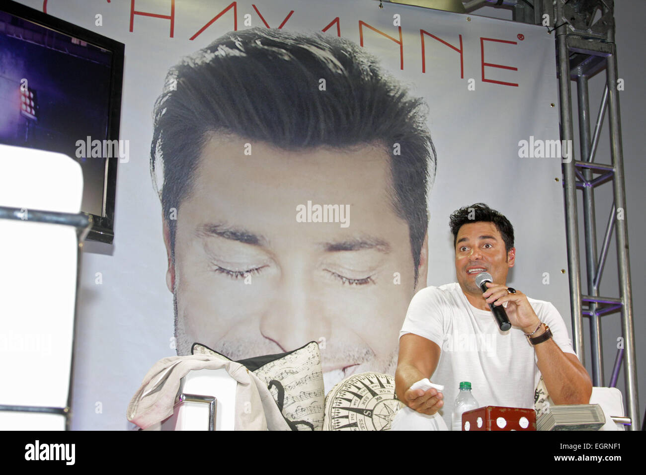 Chayanne continues his promo tour for his new album 'En todo Estare ...