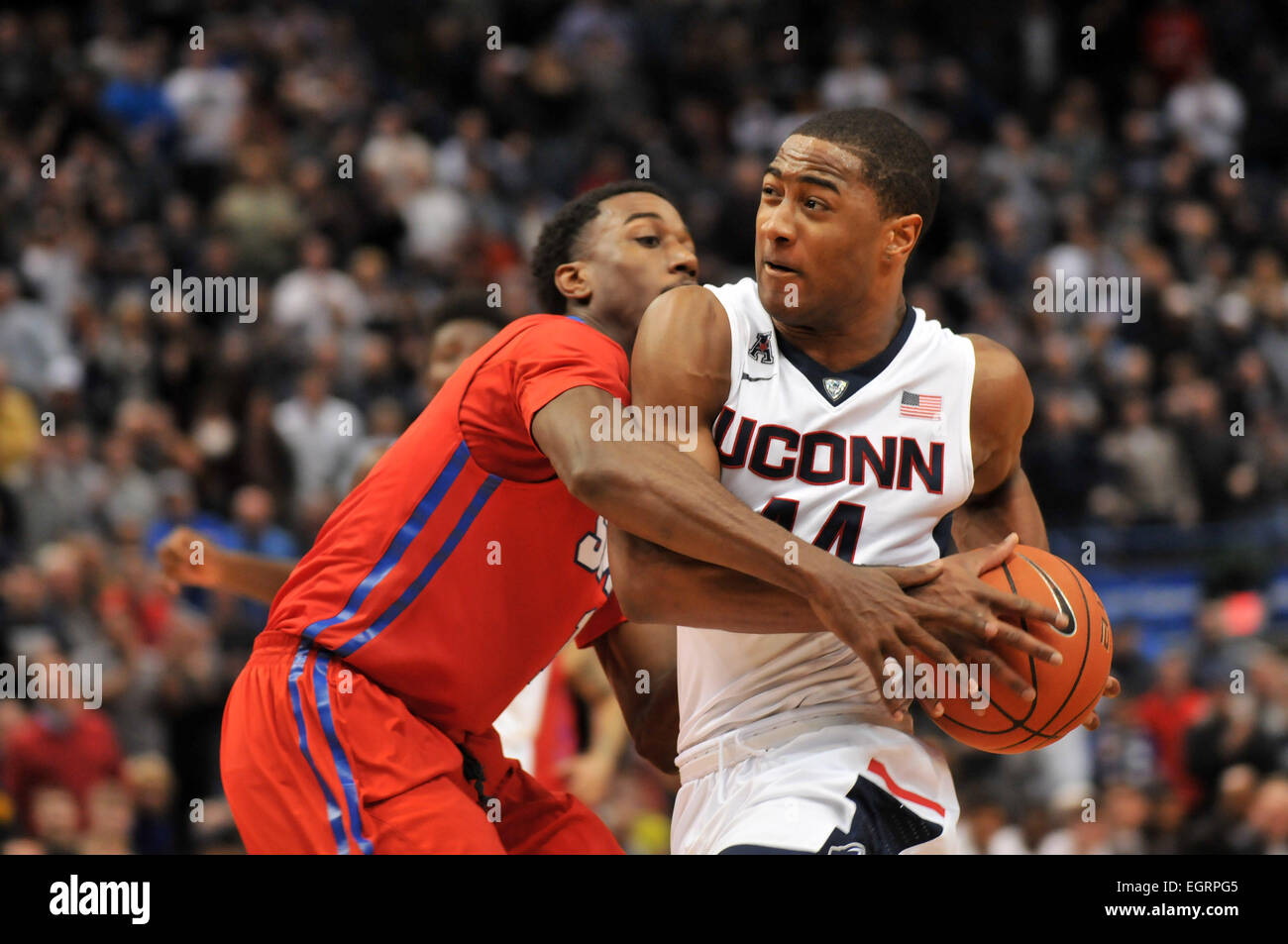 Hartford, Connecticut, UK. 1st March, 2015. Rodney Purvis (44) of Uconn ...