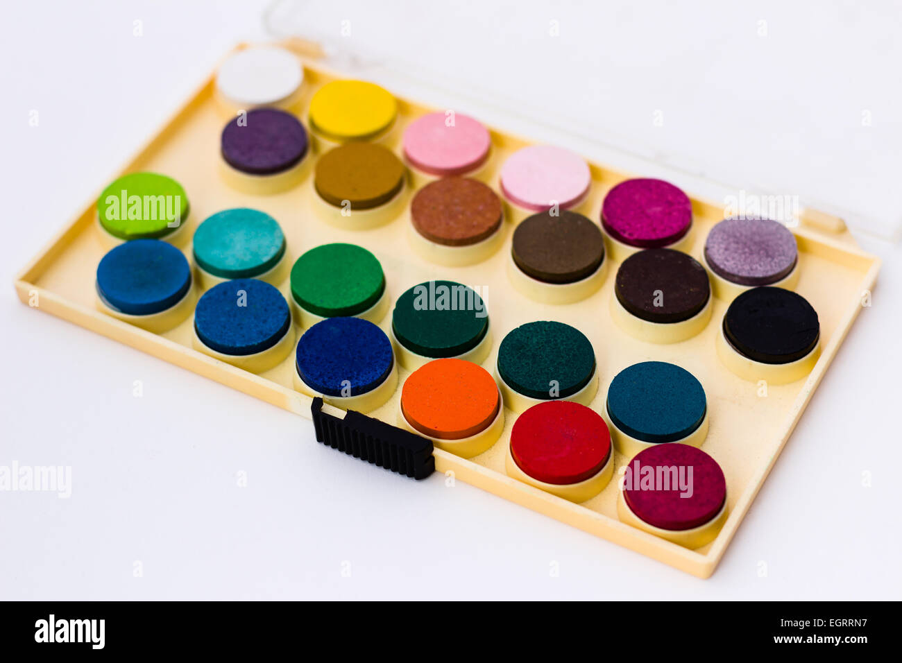 Plastic box of watercolour paints hi-res stock photography and images ...