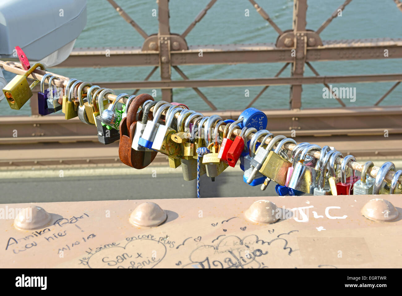 Love locks on Brooklyn Bridge, New York City Stock Photo - Alamy