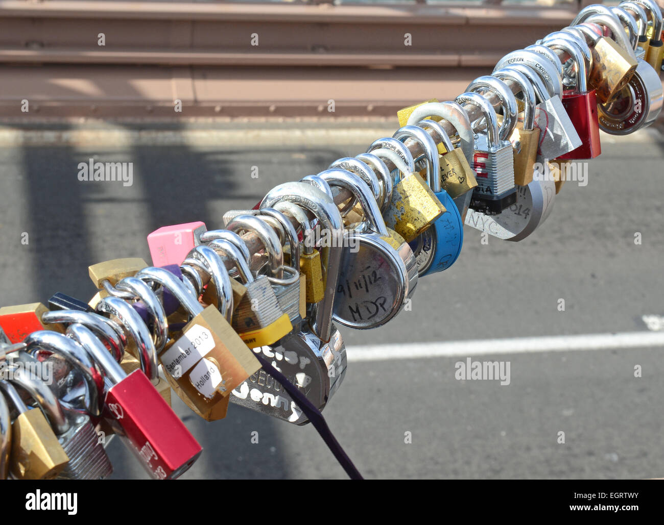 Love lock bridge brooklyn hi-res stock photography and images - Alamy