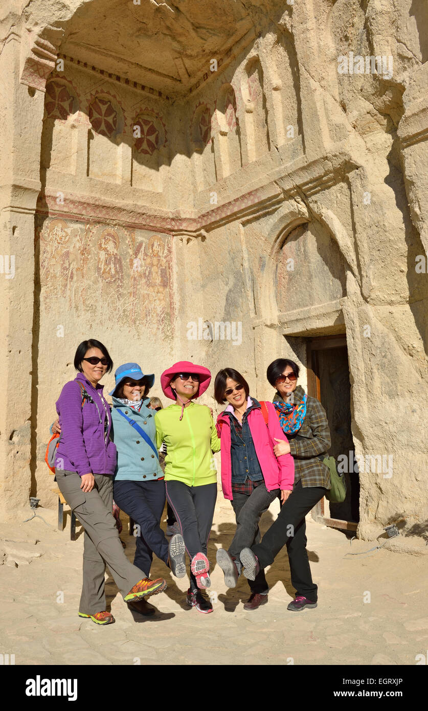 Dark museum visitor hi-res stock photography and images - Alamy