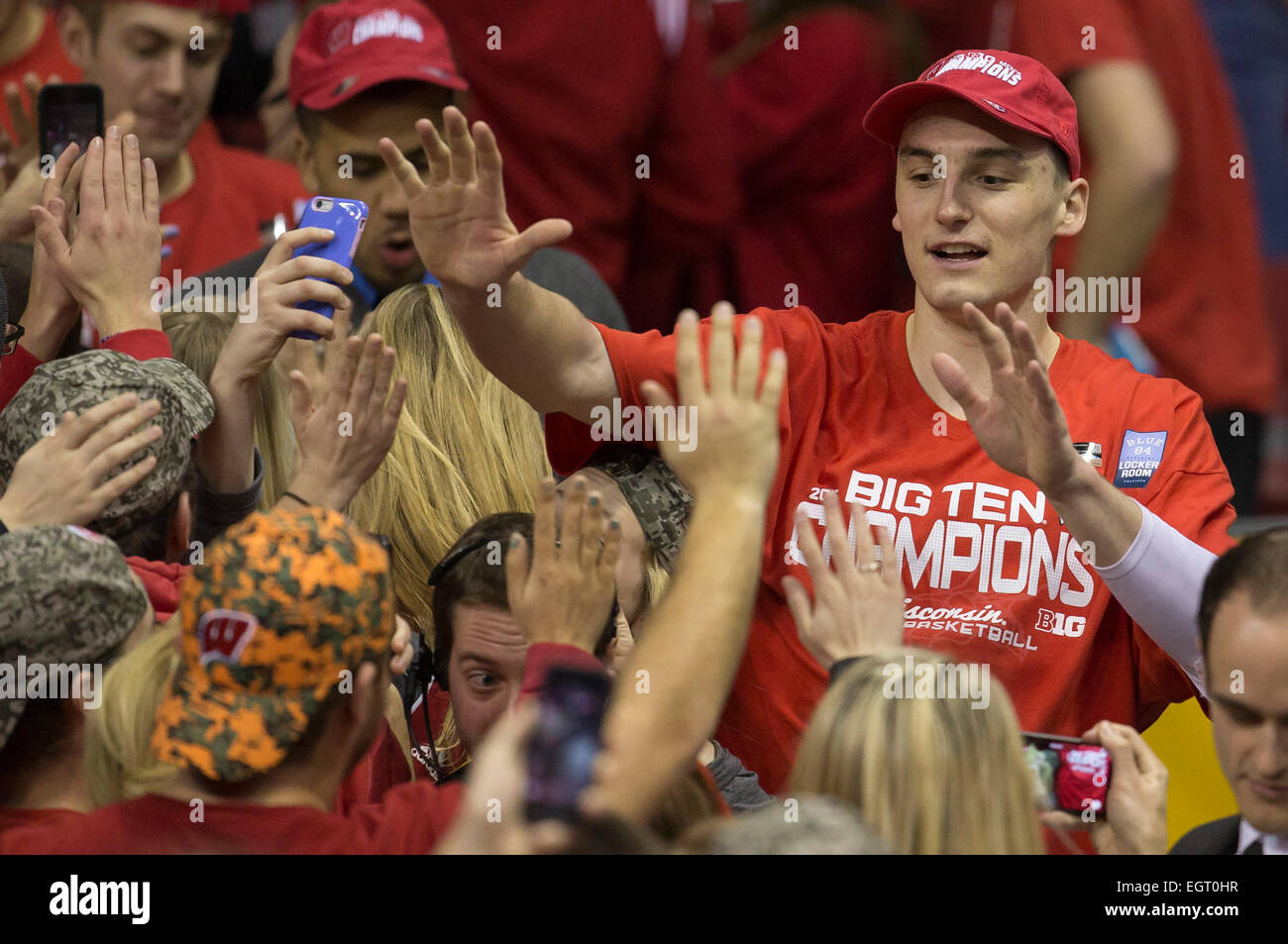 March 1, 2015: Wisconsin Badgers forward Sam Dekker #15 runs into the ...