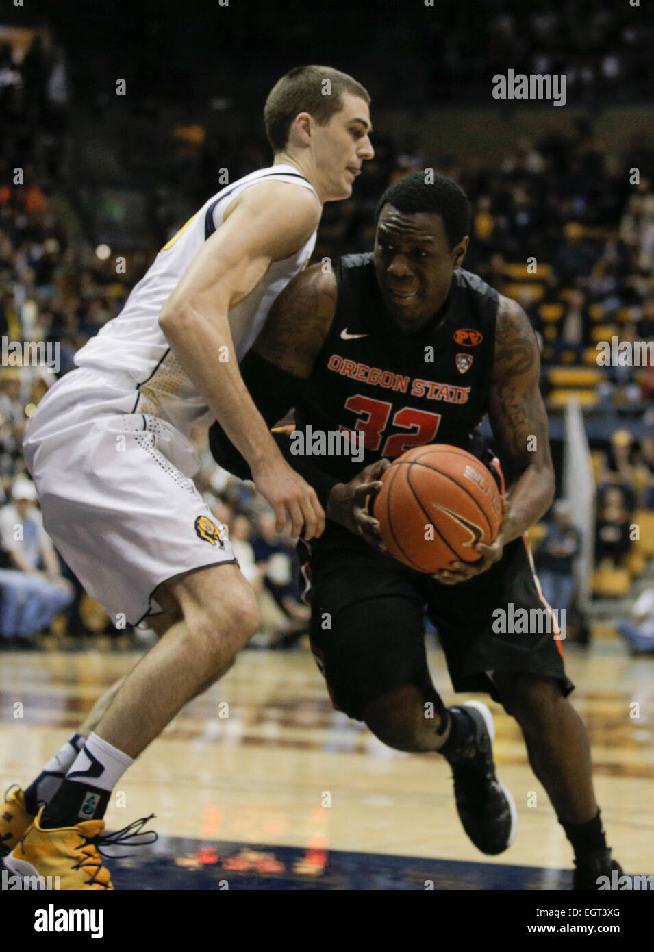 Berkeley USA CA. 01st Mar, 2015. OSU F # 32 Jarmal Reid driver the hoop ...