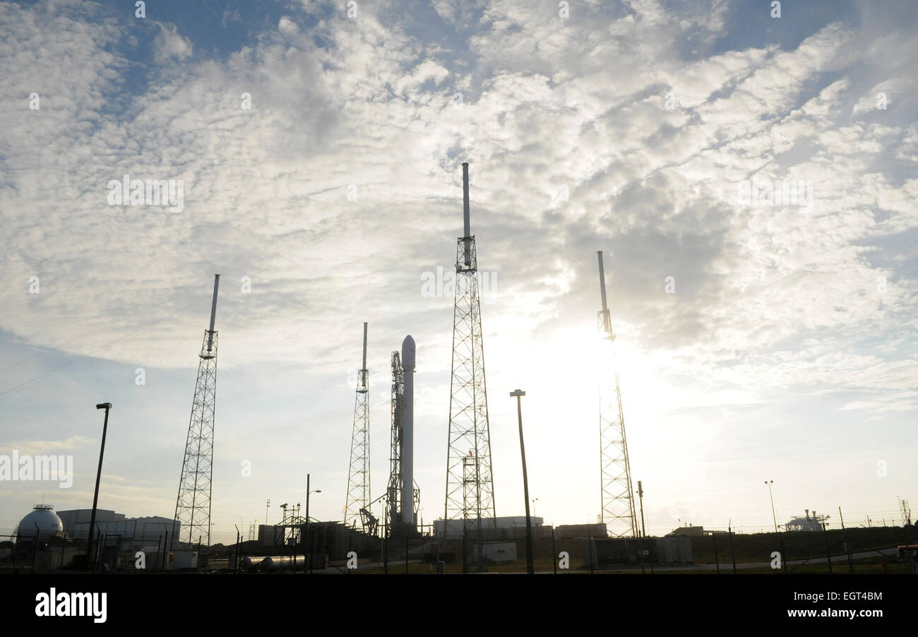 Cape Canaveral, Florida, USA. 1st March, 2015. A SpaceX Falcon 9 rocket ...