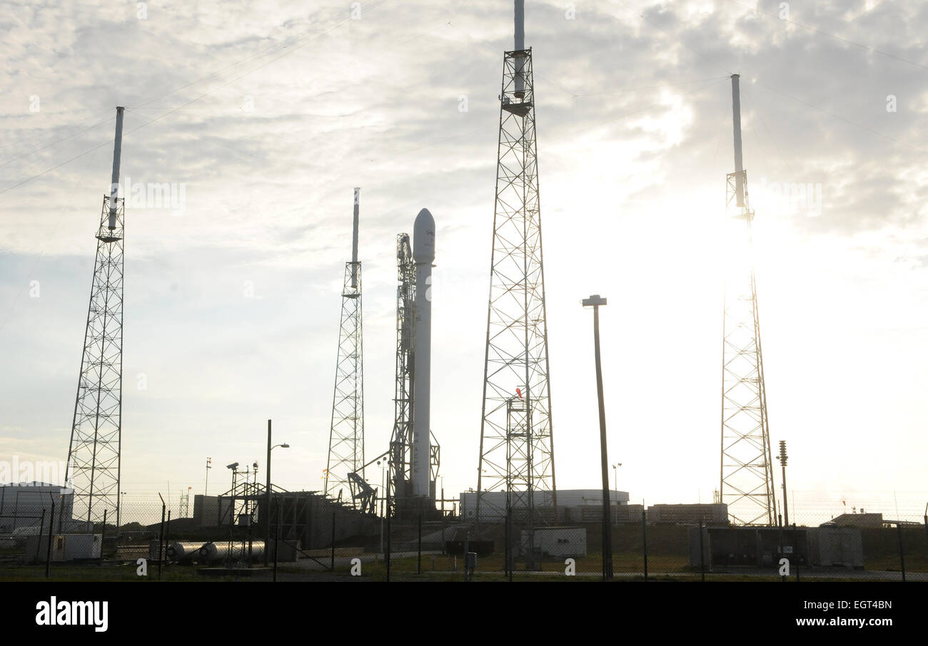 Cape Canaveral, Florida, USA. 1st March, 2015. A SpaceX Falcon 9 rocket ...