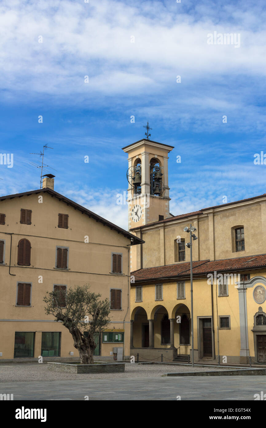 A view on the square of a small Italian church Stock Photo - Alamy