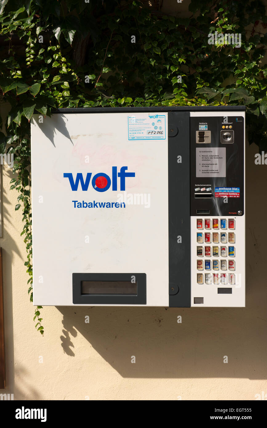Cigarette vending machine hi-res stock photography and images - Alamy