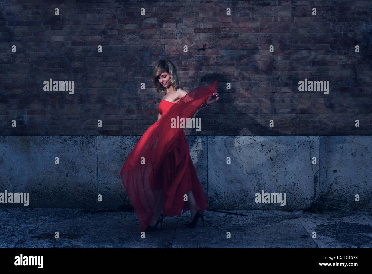 Dress blowing wind hi-res stock photography and images - Alamy