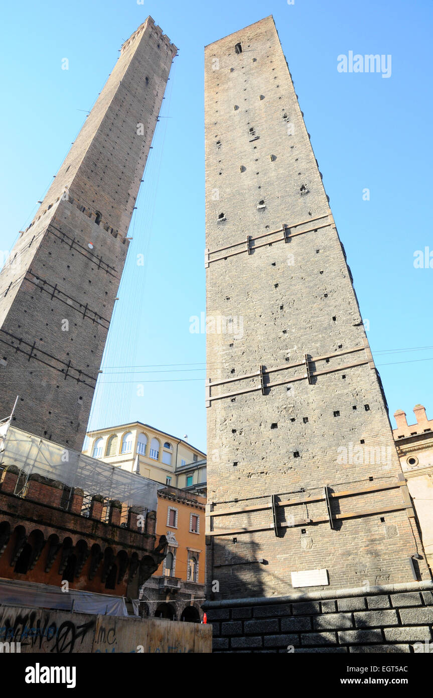 Bologna Italy two tower Garisenda Asinelli torri Stock Photo - Alamy