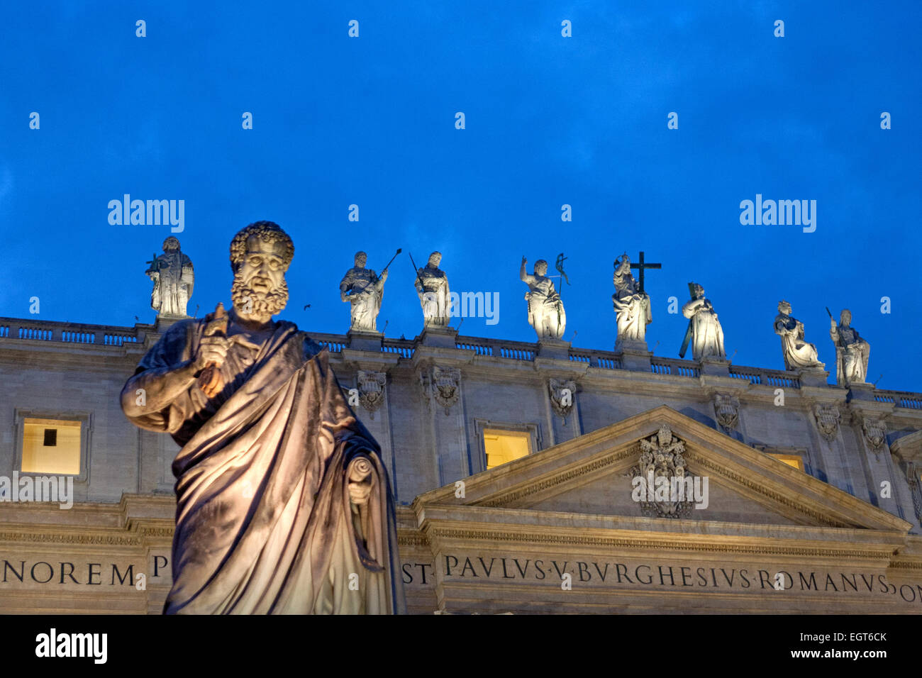 ITALY, ROME: Staue in front of St. Peter Basilica Stock Photo - Alamy