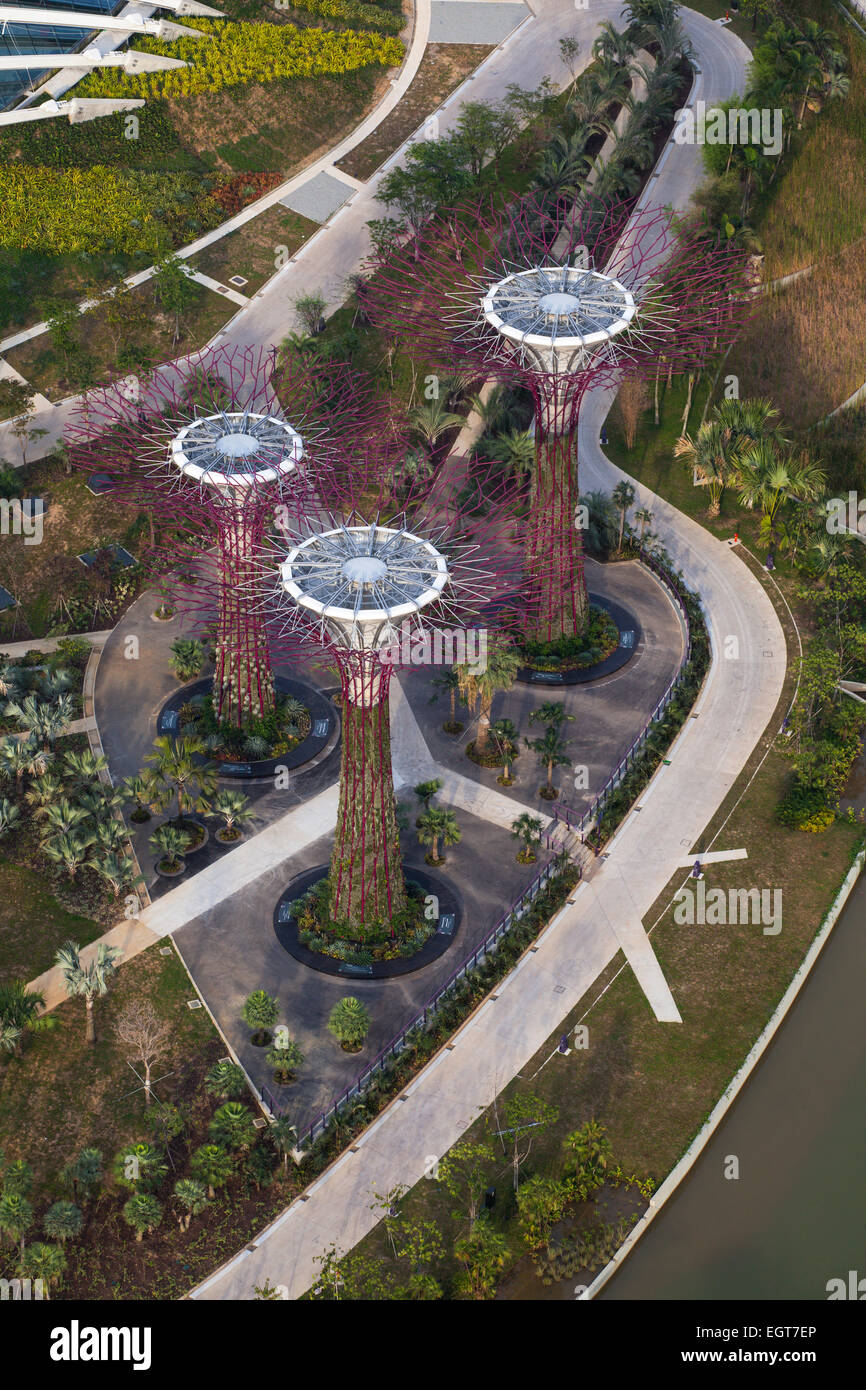 Vertical view supertrees gardens hi-res stock photography and images ...