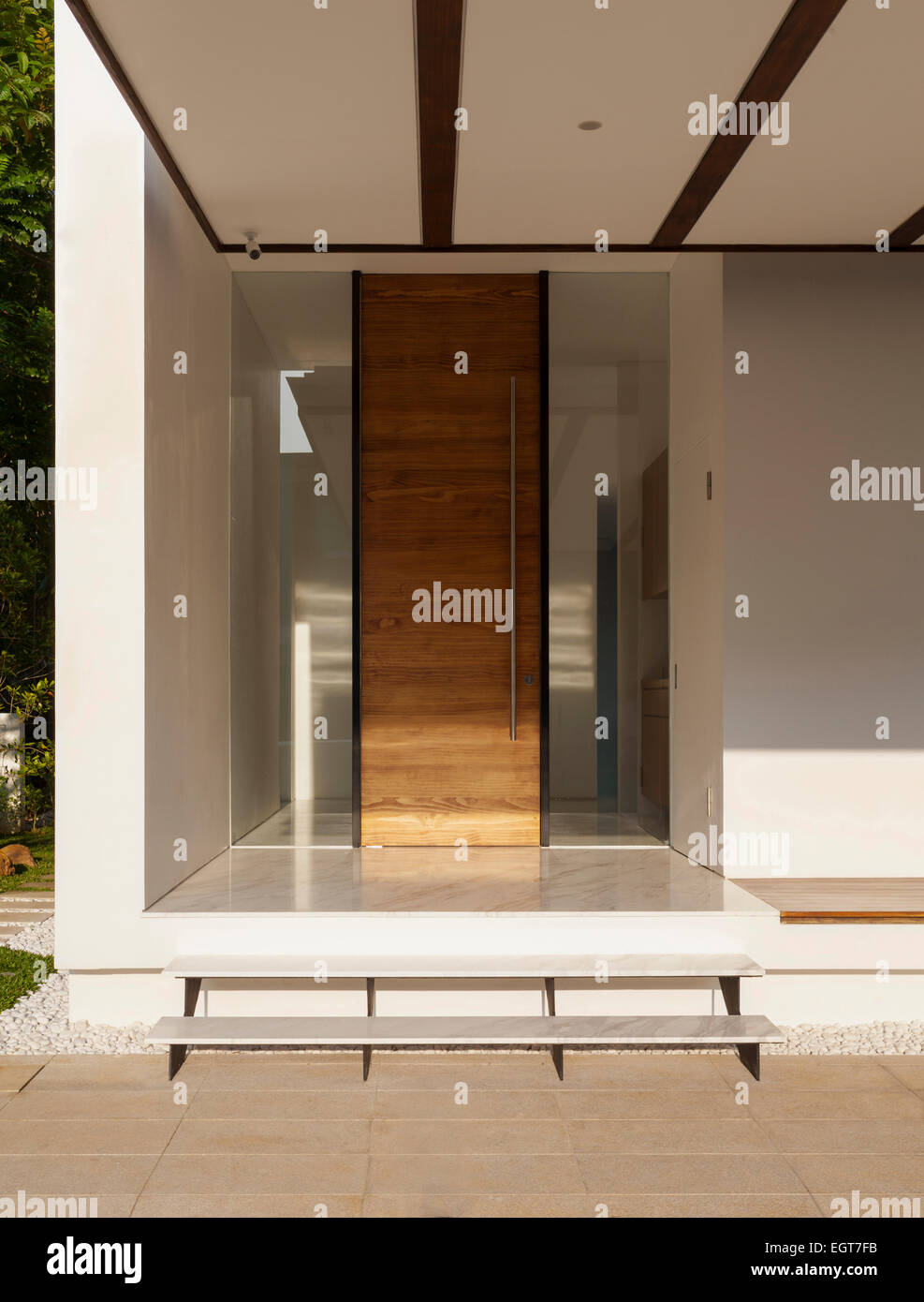 Courtyard entrance modern building hi-res stock photography and images ...