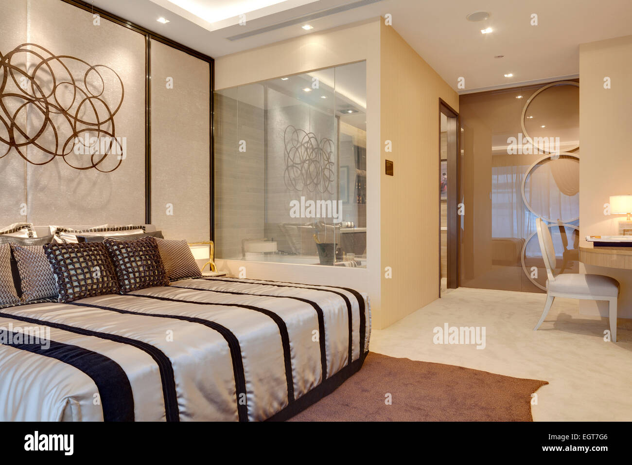 V on shenton hi-res stock photography and images - Alamy