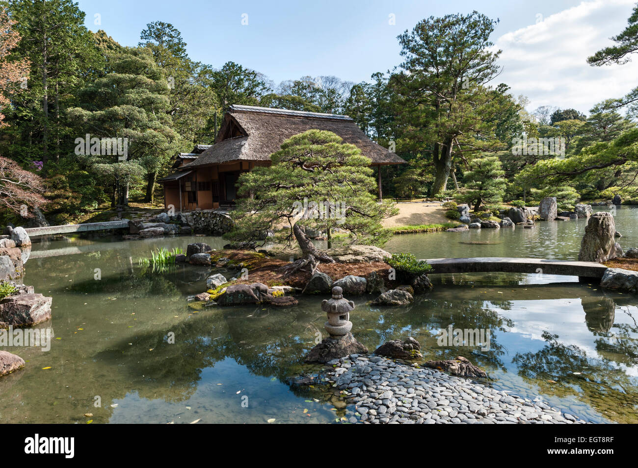 The Shokin-tei tea house overlooking the pond in the gardens of the ...