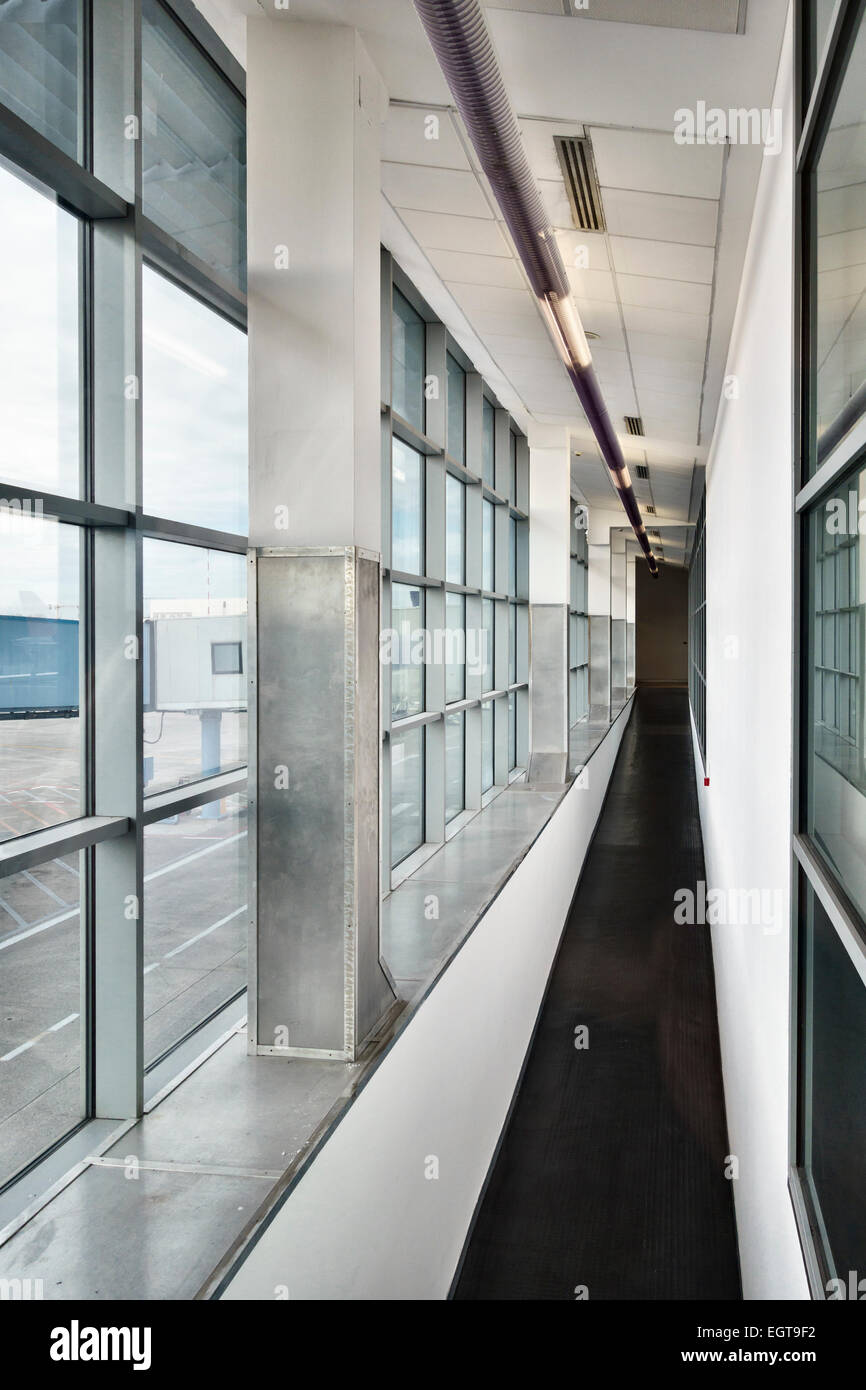 A corridor in the departures lounge at Pisa airport, Italy Stock Photo ...
