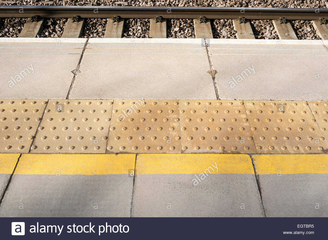 Yellow Line Station Platform High Resolution Stock Photography and ...