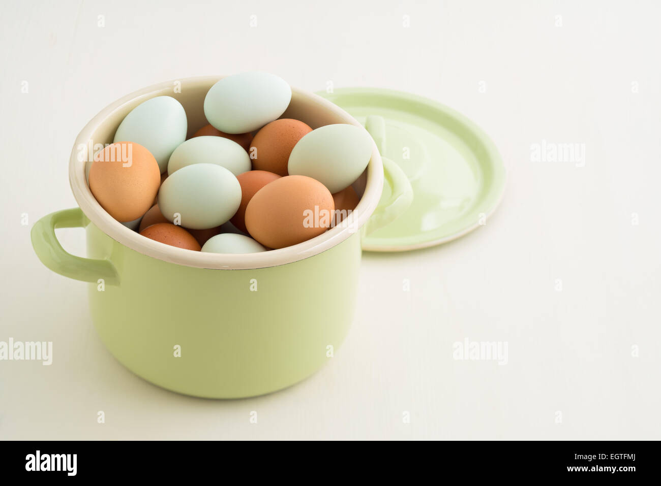Green eggs hi-res stock photography and images - Alamy