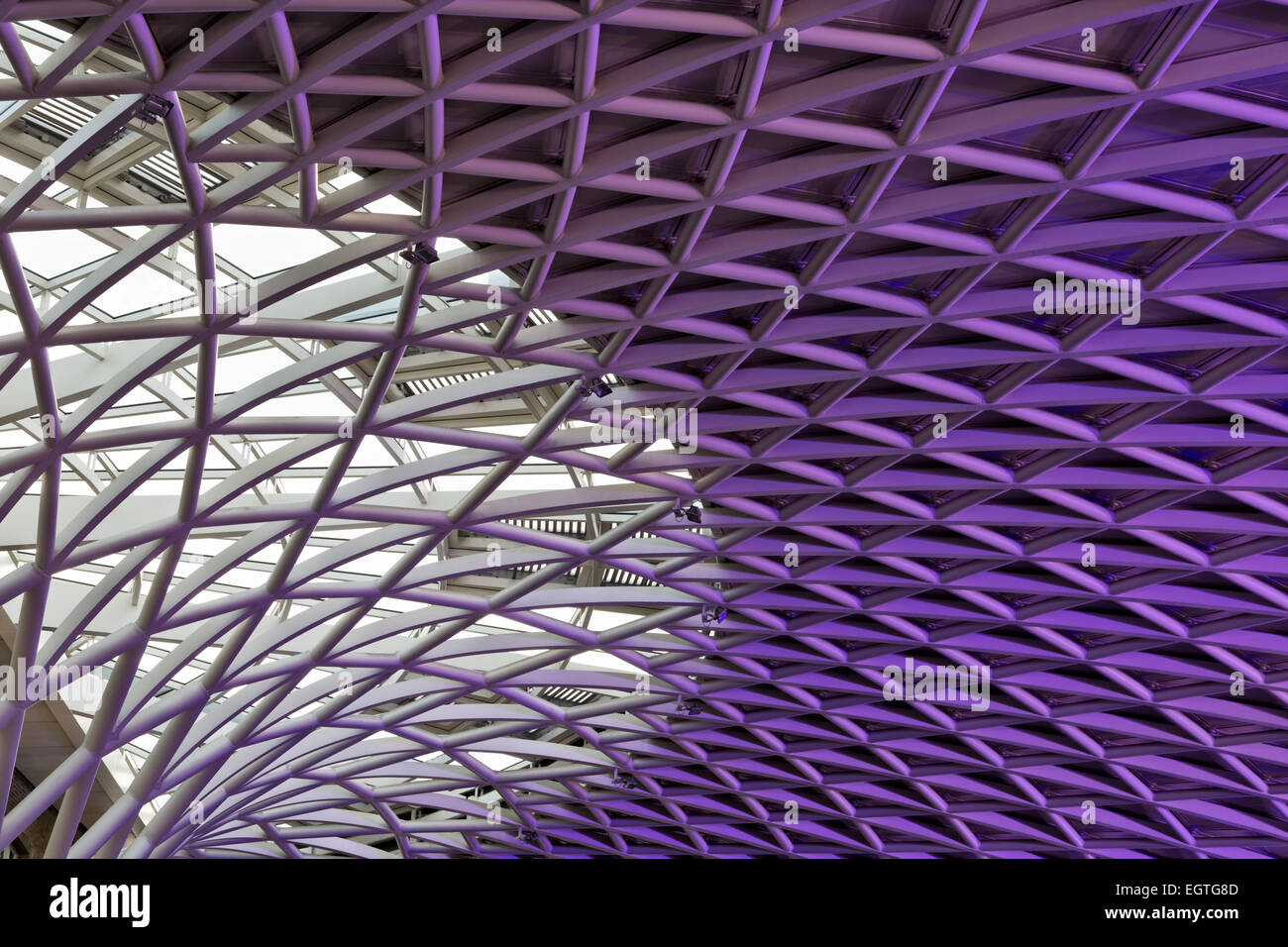 Kings Cross Station roof canopy Stock Photo - Alamy