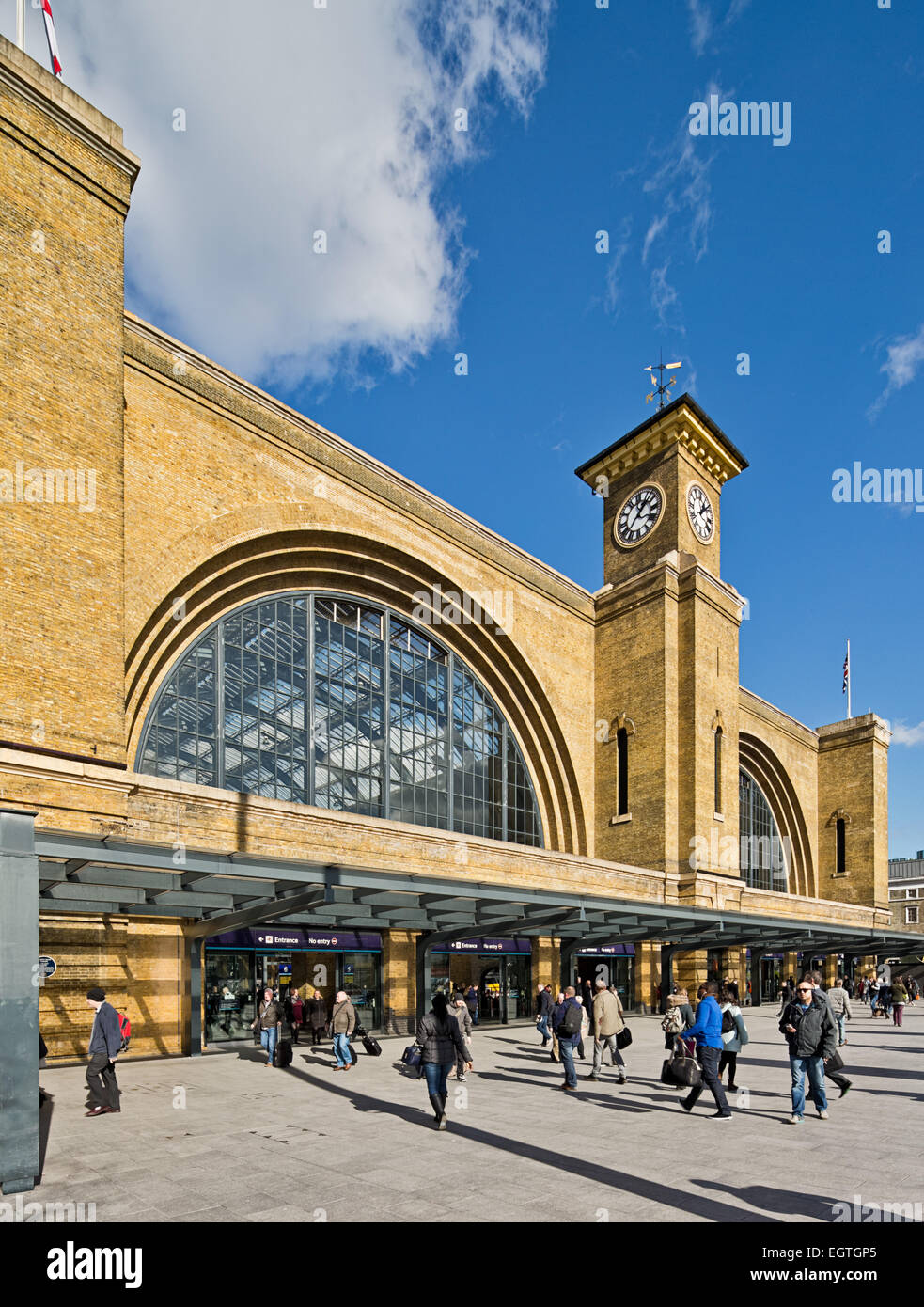 Kings Cross Square at Kings Cross Station Stock Photo - Alamy
