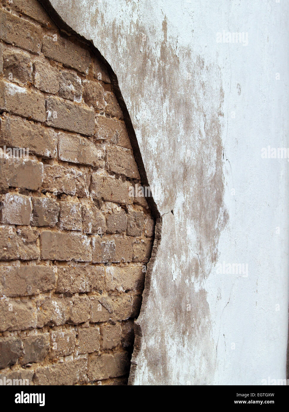 Broken stucco hi-res stock photography and images - Alamy