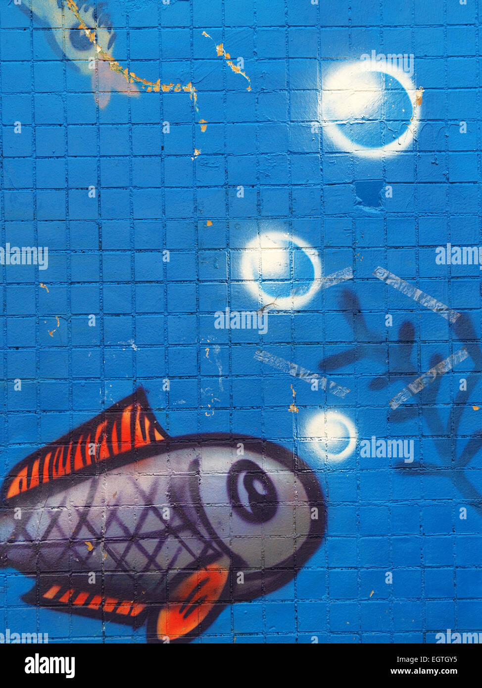 Graffiti wall fish hi-res stock photography and images - Alamy