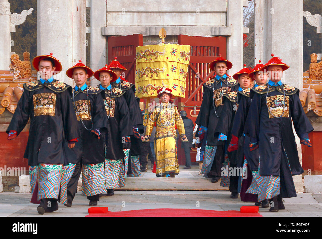 Beijing, CHINA, China. 19th Feb, 2015. Chinese soldiers dressed as Qing ...