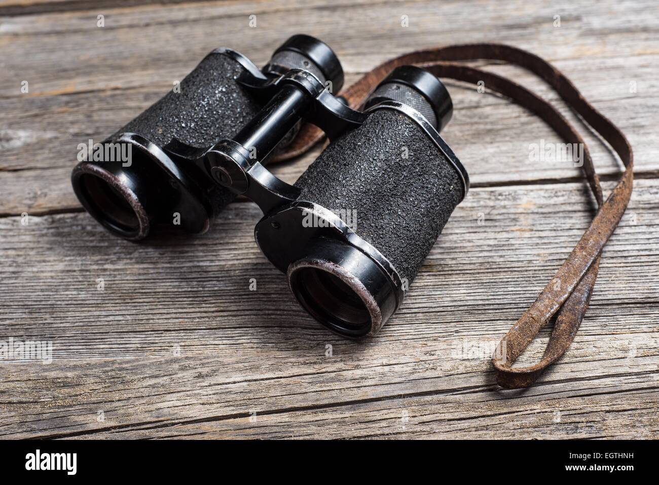 Old vintage binoculars hi-res stock photography and images - Alamy