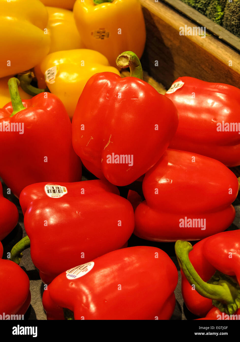 Red fresh bell peppers hi-res stock photography and images - Alamy