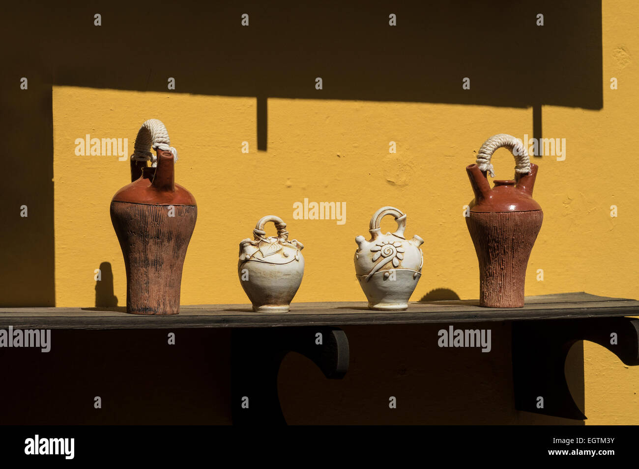 Exhibit collection pottery hi-res stock photography and images - Alamy