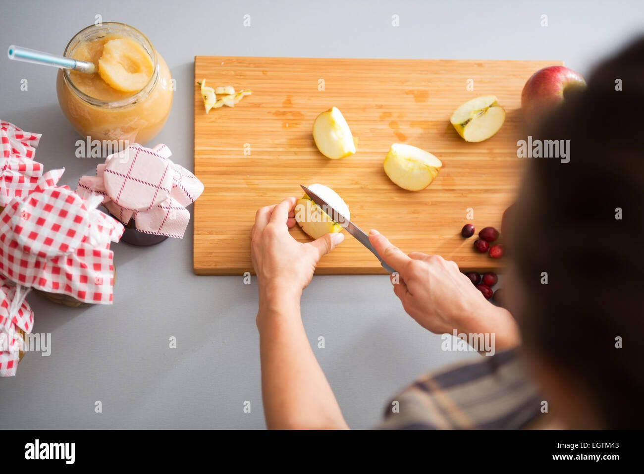 Closeup on young housewife cutting apple for jam Stock Photo - Alamy