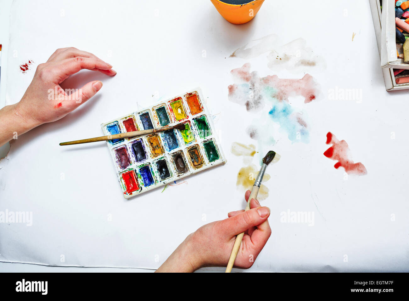 Artist's hand draw watercolor Stock Photo - Alamy
