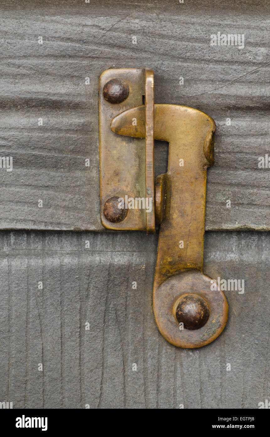 Old suitcase hi-res stock photography and images - Alamy