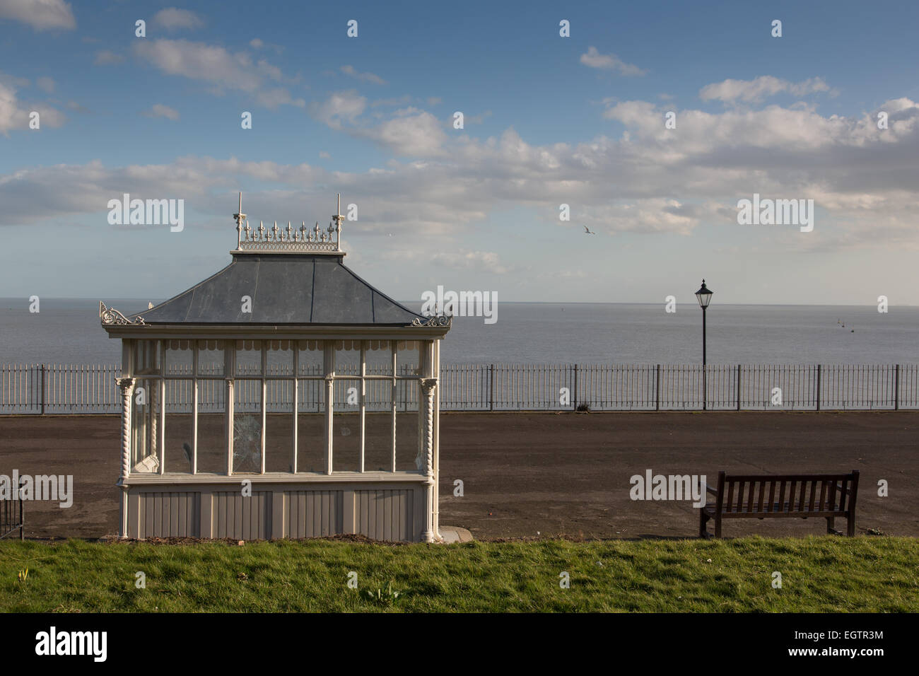 Victorian wind shelter on the promanade at Ramsgate's East Cliff Stock ...