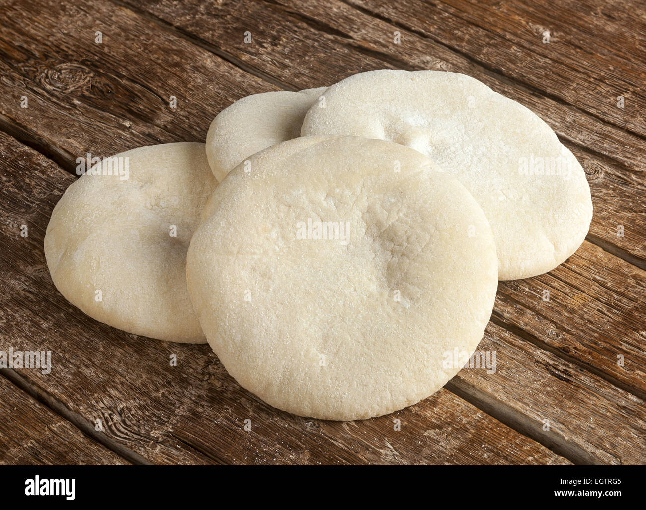 Four loaves of Arabic bread on the wooden table Stock Photo - Alamy