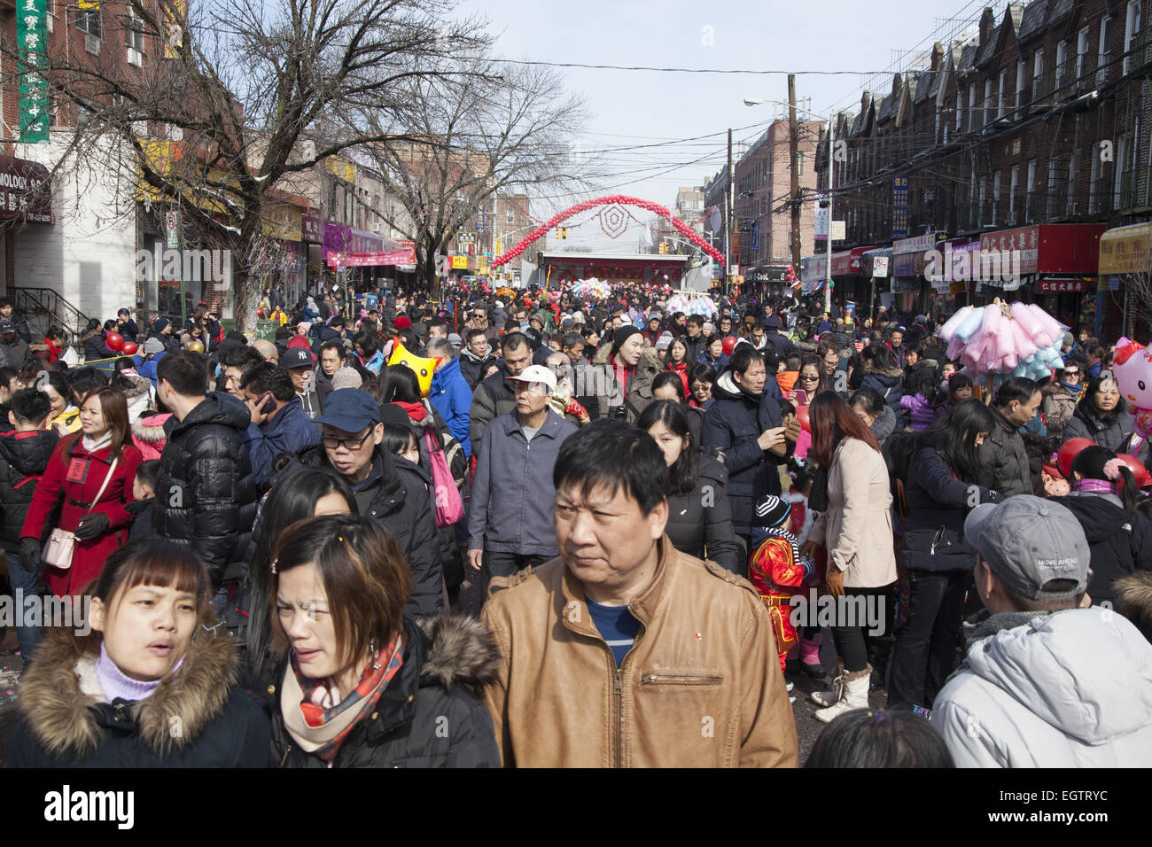 Chinese crowd faces hi-res stock photography and images - Alamy