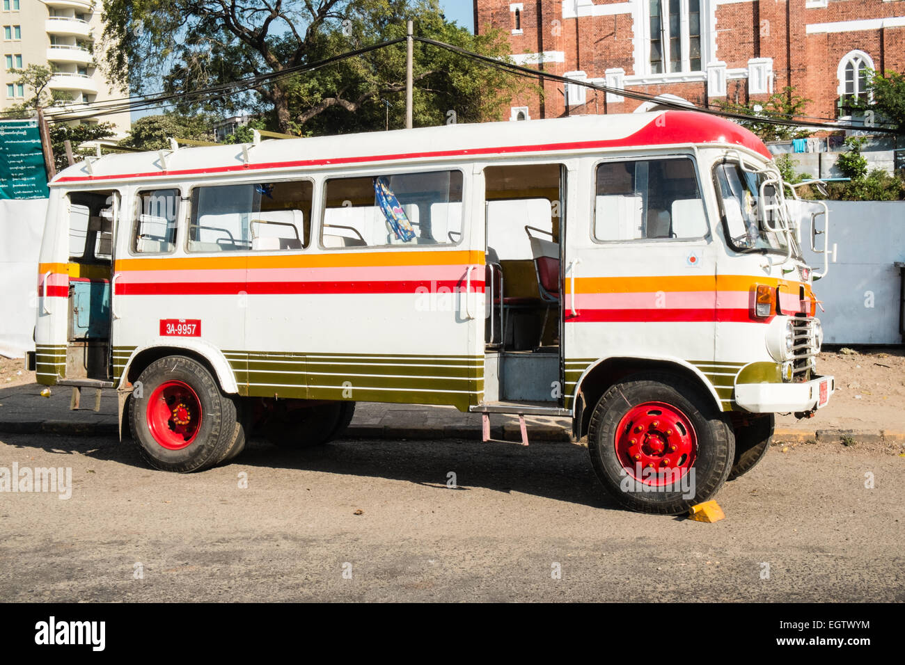 Hino truck hi-res stock photography and images - Alamy