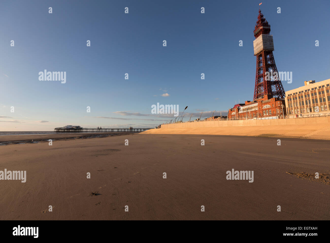Blackpool tower sunset from beach hi-res stock photography and images ...