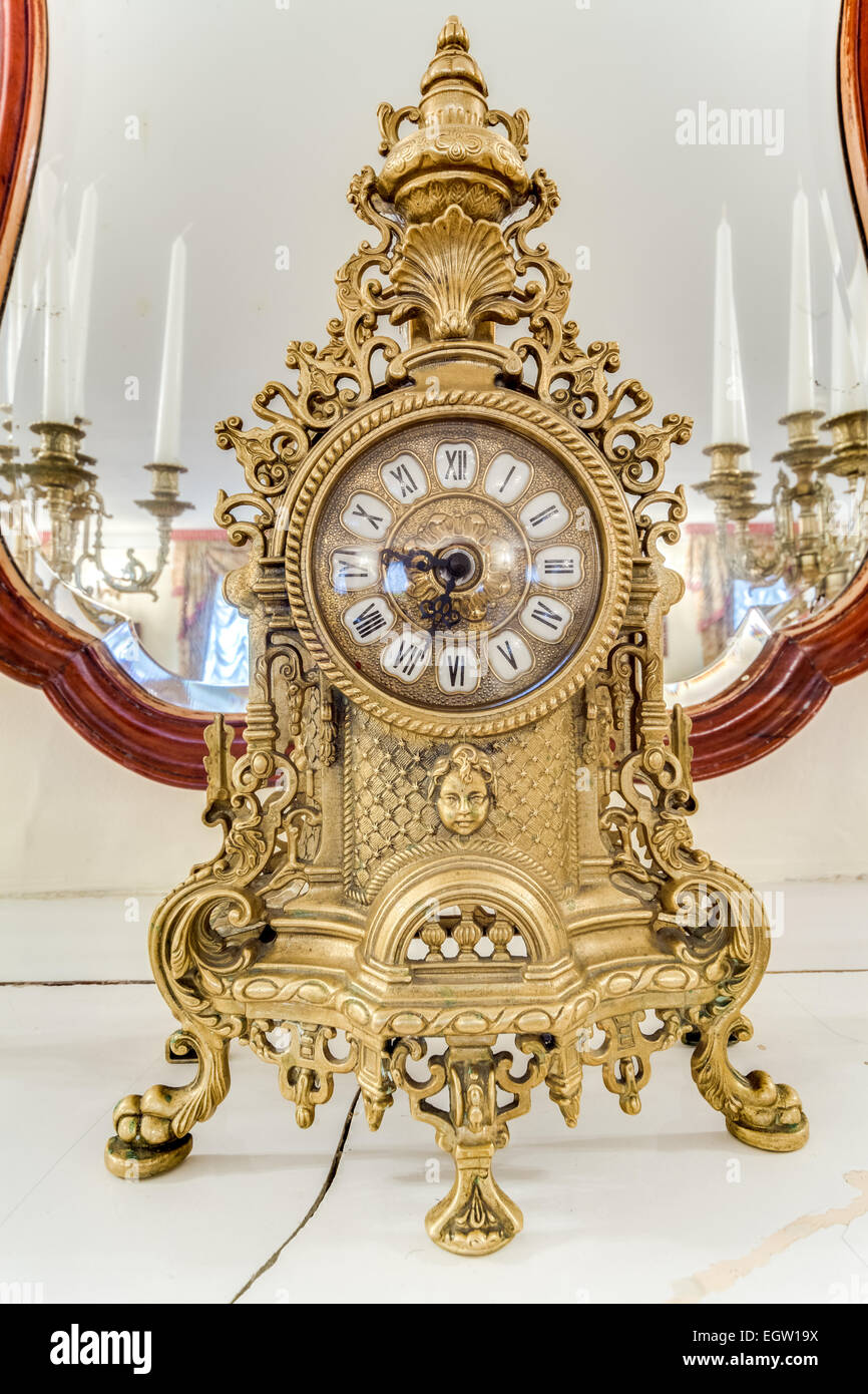 Candle clock hi-res stock photography and images - Alamy