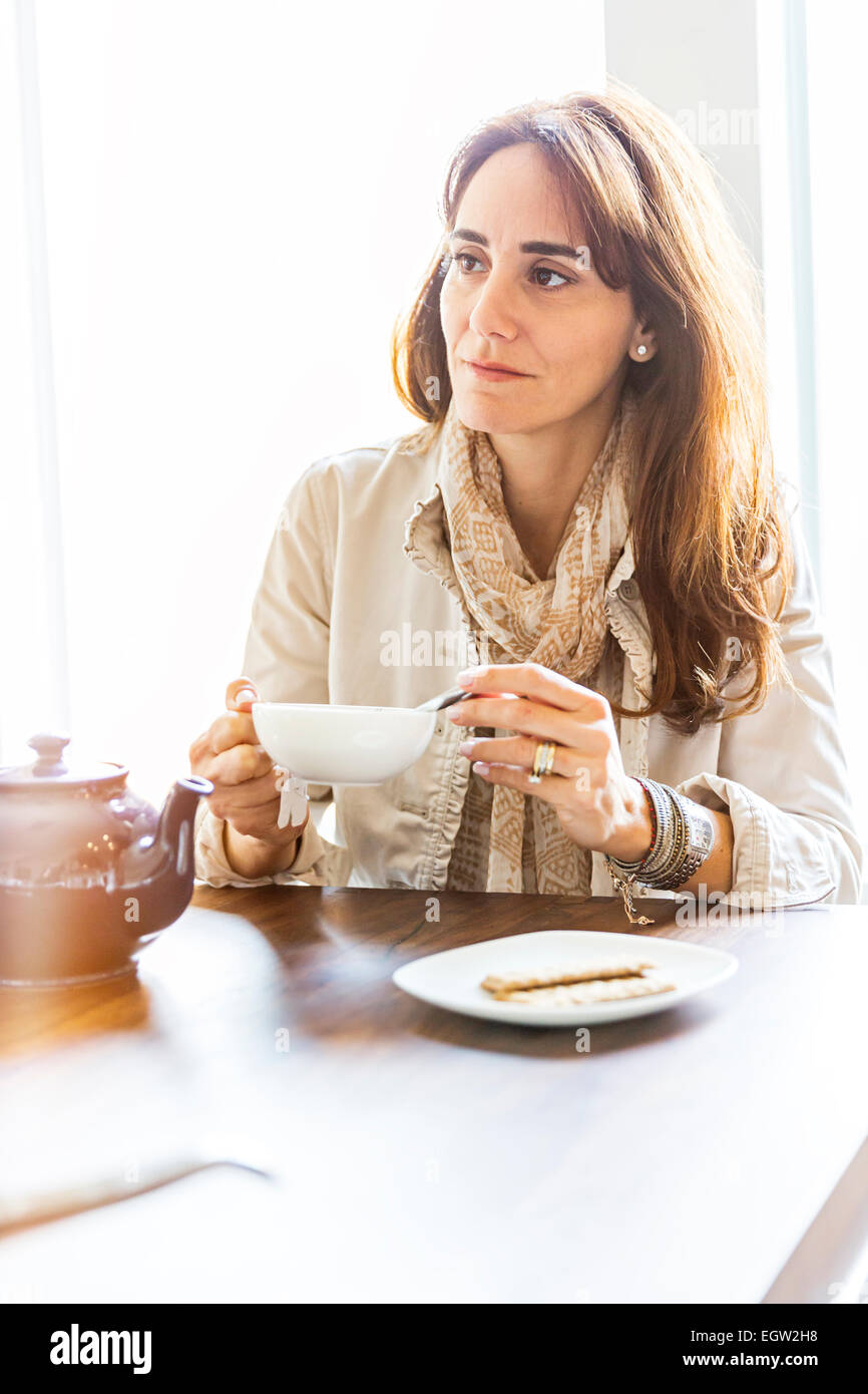 Average looking brunette woman hi-res stock photography and images - Alamy Average looking brunette woman hi-res stock photography and images - Alamy
