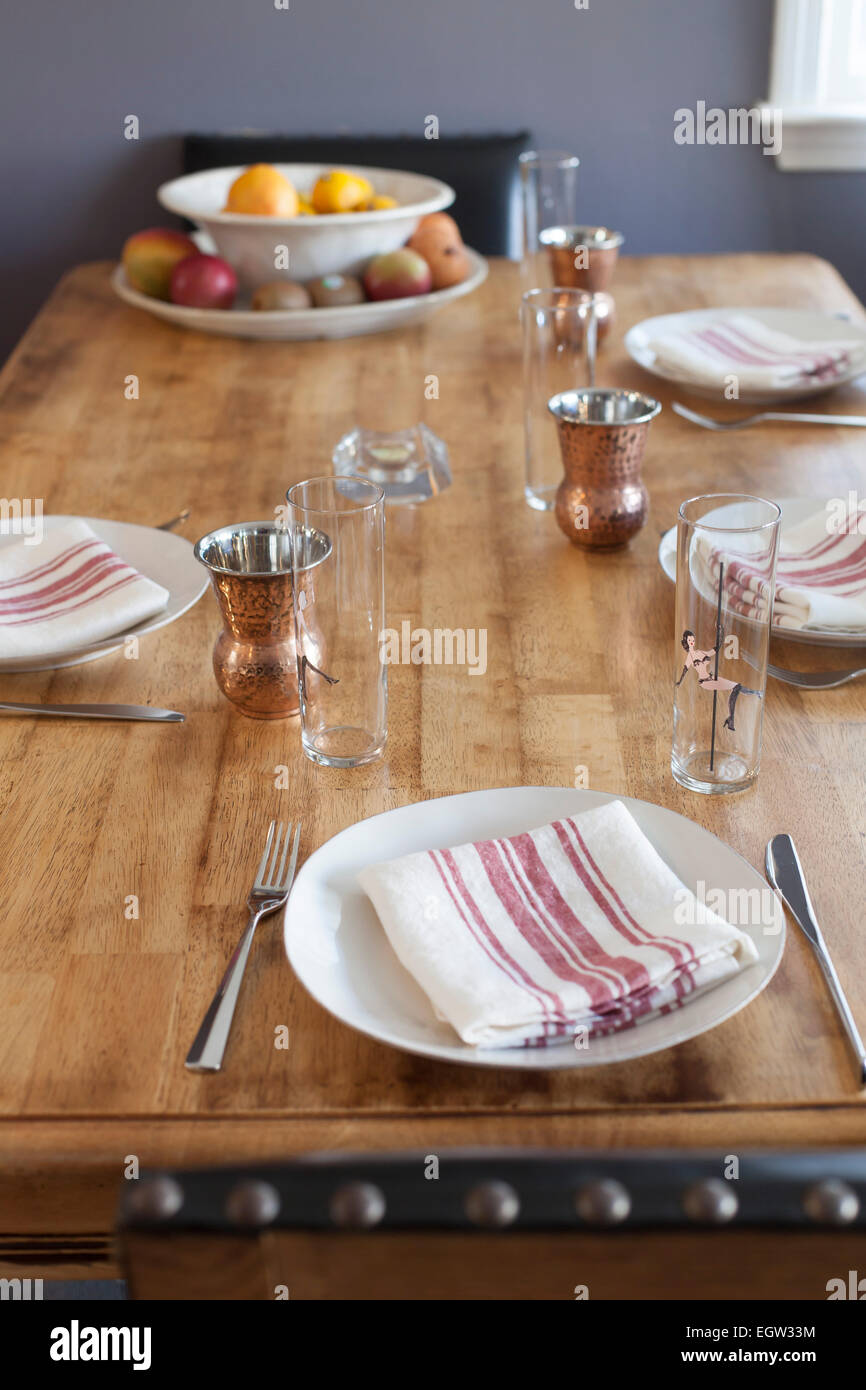 A set table Stock Photo - Alamy